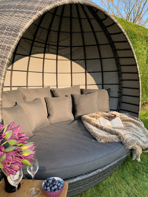 Kubek's Pearl Daybed - your Happy Place! – Kubek Furniture