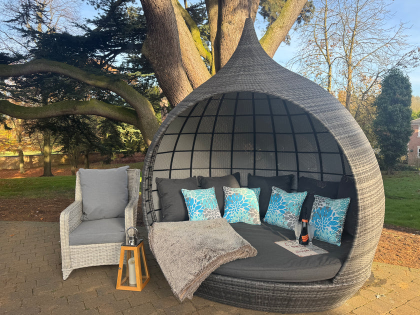 Buy the Handmade Pearl Day-Bed from Kubek Furniture