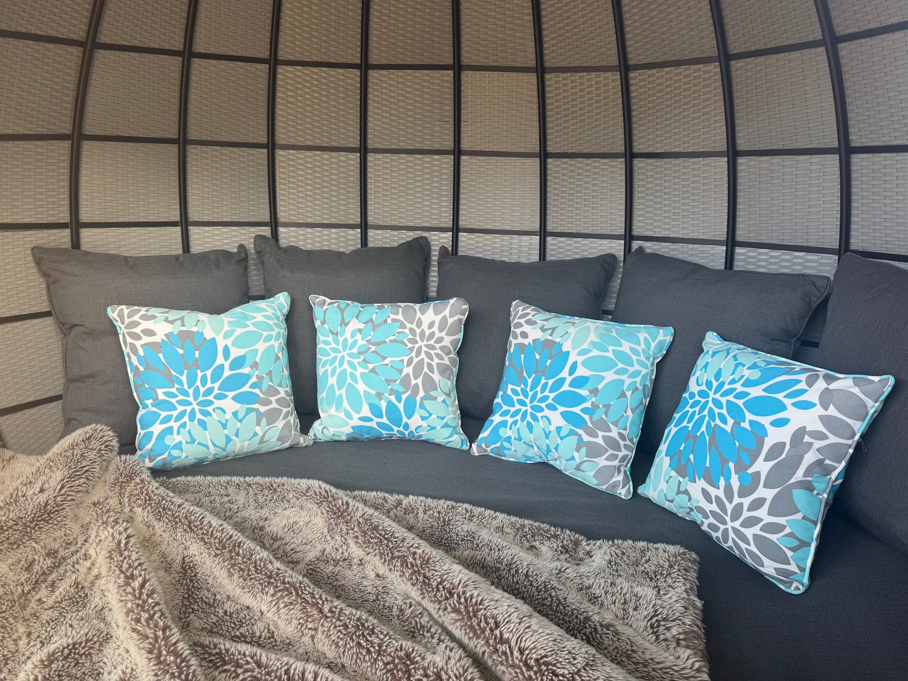 Buy the Handmade Pearl Day-Bed from Kubek Furniture