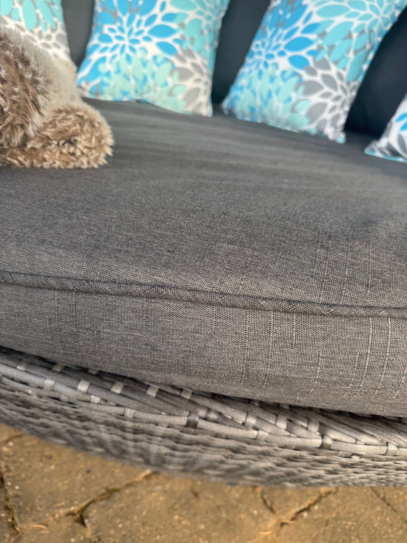 Buy the Handmade Pearl Day-Bed from Kubek Furniture