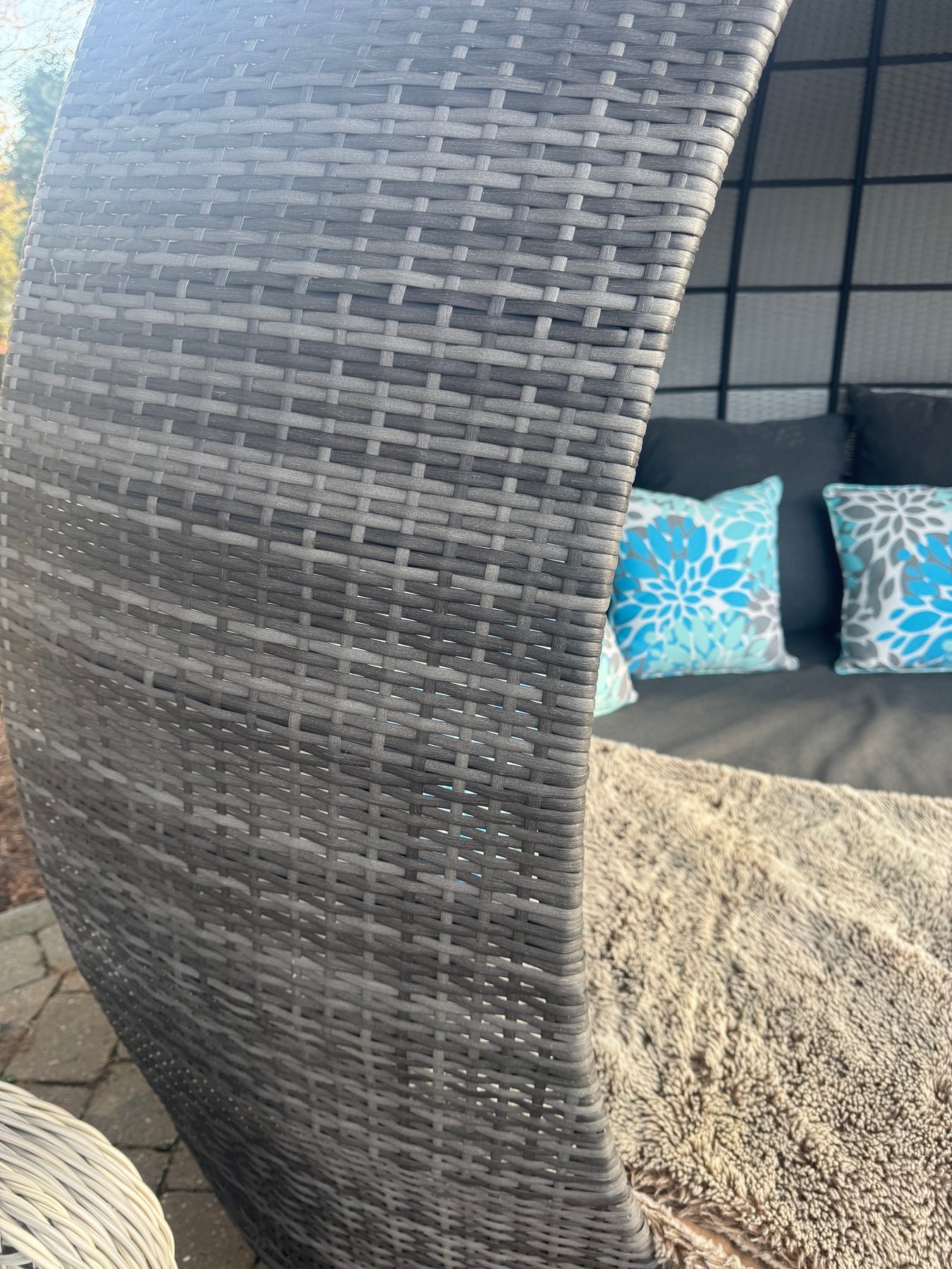 Buy the Handmade Pearl Day-Bed from Kubek Furniture