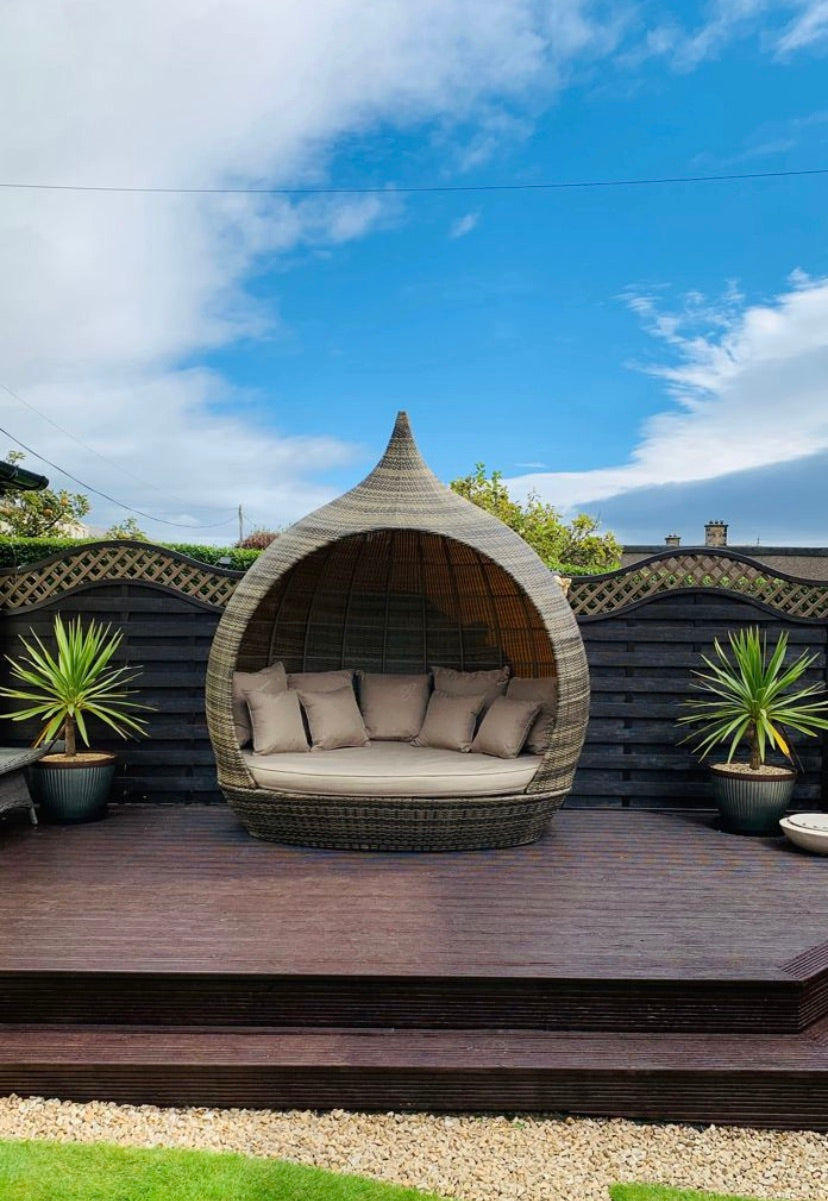 Buy the Handmade Pearl Day-Bed from £1449 from Kubek Furniture