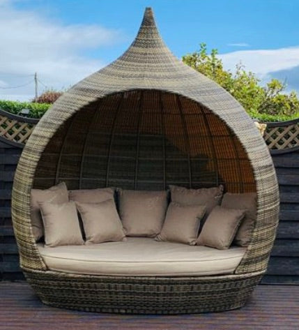 Buy the Handmade Pearl Day-Bed from Kubek Furniture