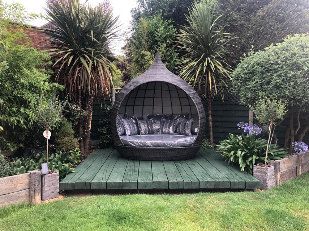 Buy the Handmade Pearl Day-Bed from £1449 from Kubek Furniture